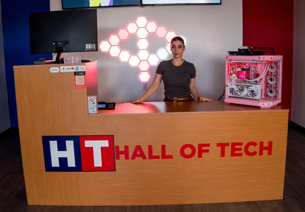 How Hall of Tech’s Ayaat Zuieter Became the PC Build Queen - LA Weekly