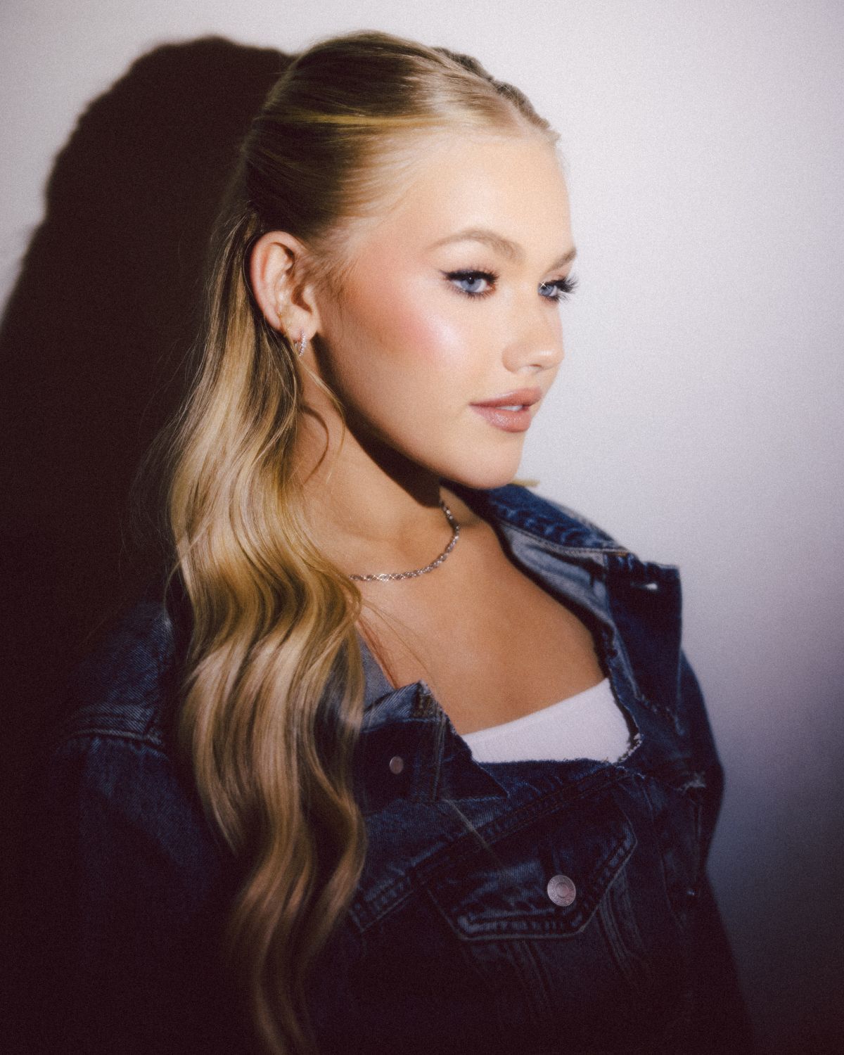 PHOTOS: Freya Skye Delivers Intimate Acoustic Set at Sold-Out El Rey ...
